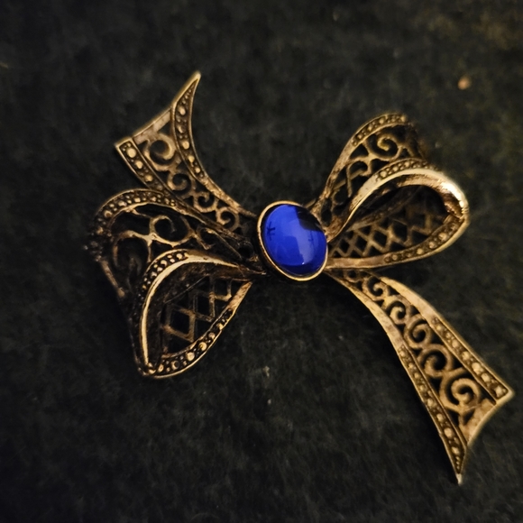 Jewelry | Vintage Gold Tone Blue Stone Bow Brooch | Poshmark